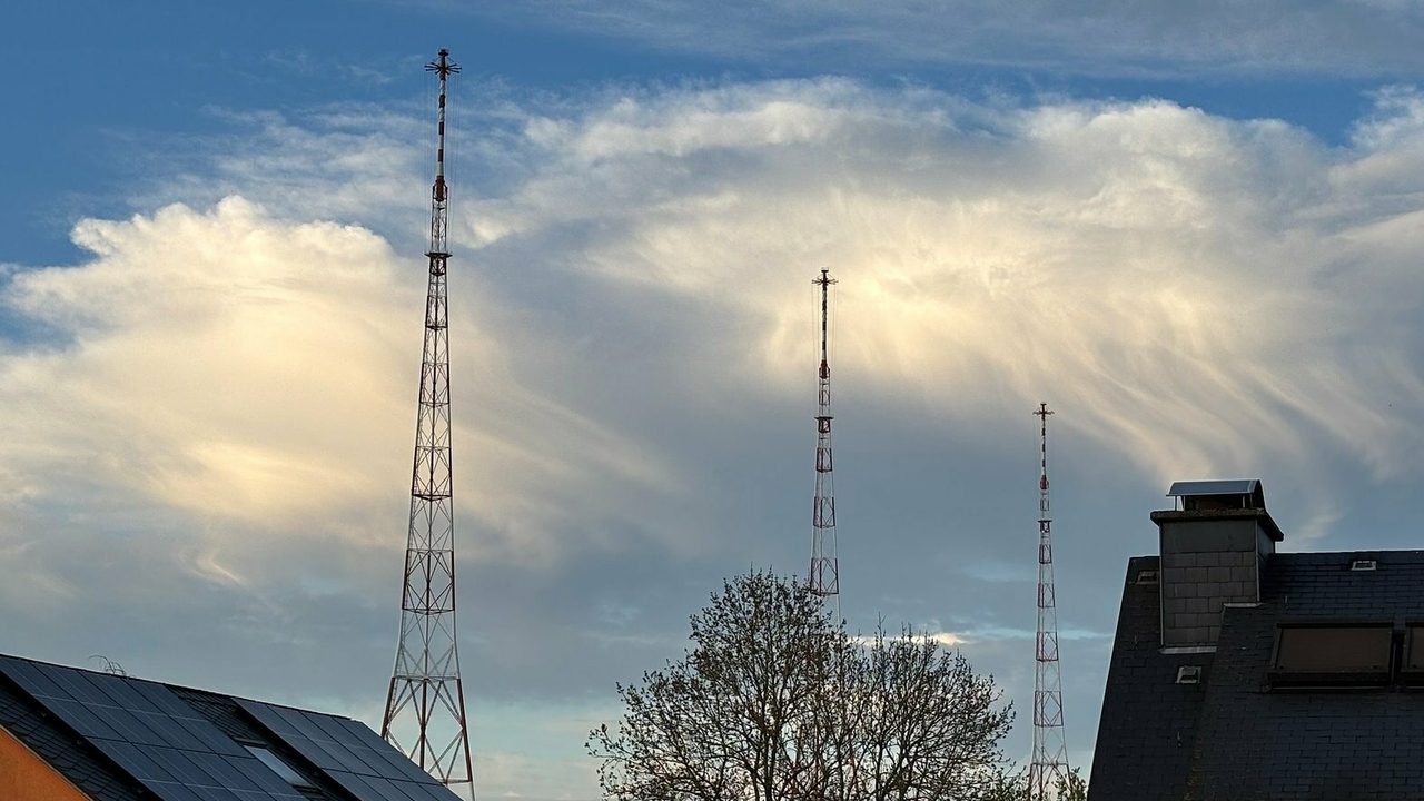 RTL Today - Repeat incident: Person climbs RTL transmitter mast in Junglinster
